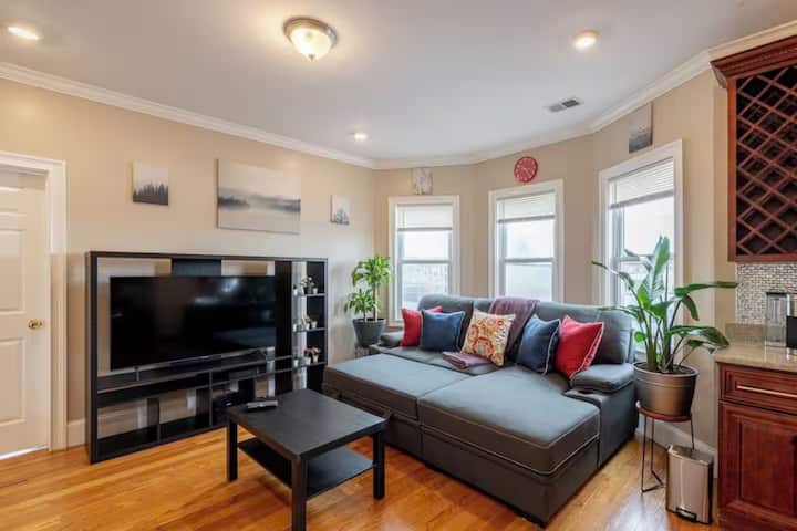 Cozy 4br Boston Stay| Free Parking| Near Park 90/3 - Boston, MA