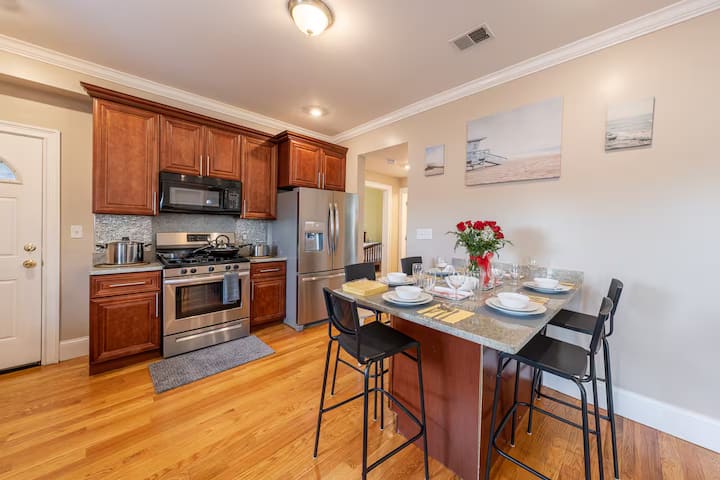 Spacious Boston 4br Stay W/parking Near Park 90/3 - Boston, MA