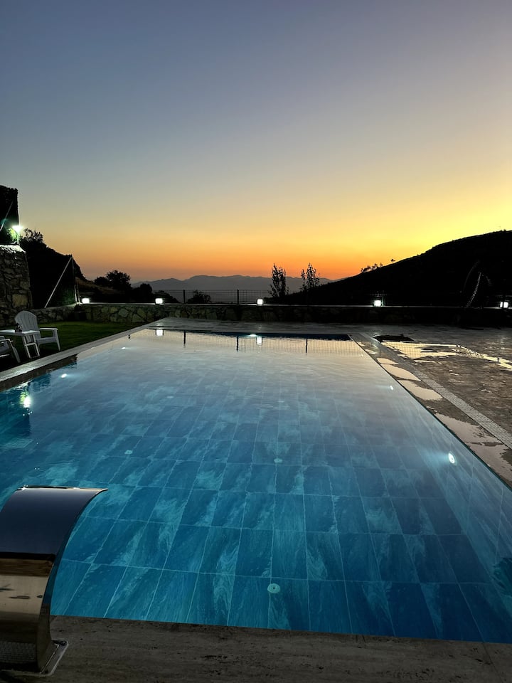 Villa Sunset
3 Odalı 3 Banyolu Havuzlu Müstakil - Ören