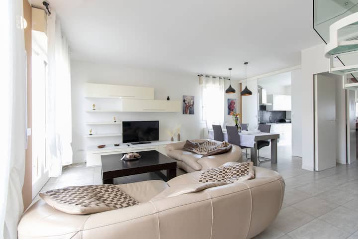 Attico+jacuzzi | 2camere | 8min A Piedi Da Bergamo - Bergamo