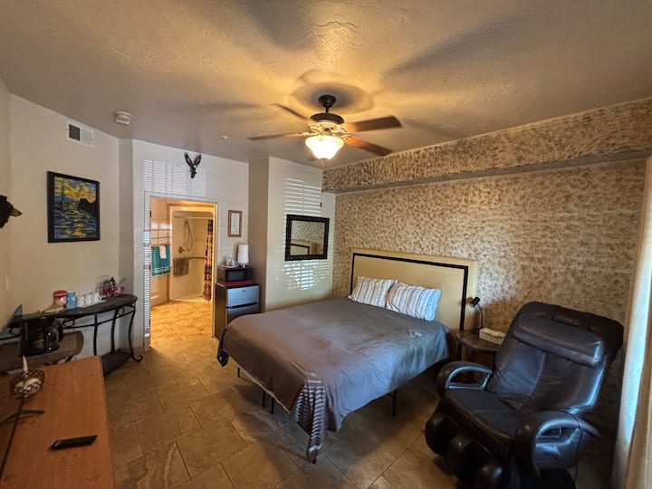 Private Studio With Pool, Walk To Old Mesilla Park - 拉斯克魯塞斯