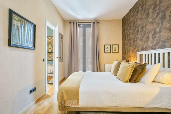 Fab 9-bedr Groupflat In Central Barcelona 18ppl! - Rubí