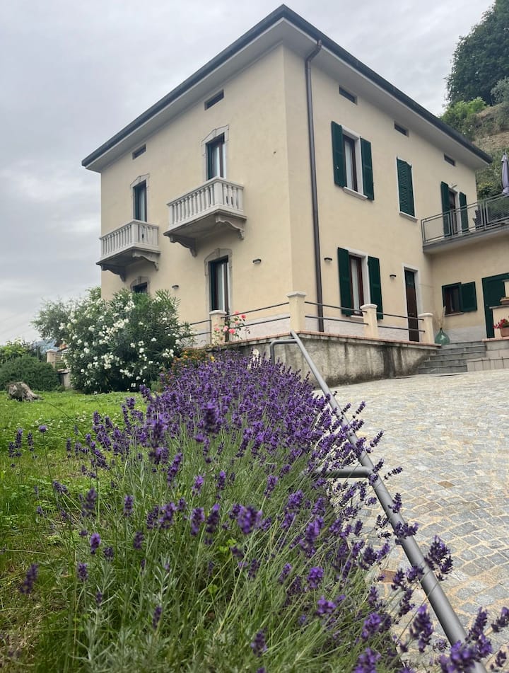 Lecco. Elegante Villa Del 1900 - Barzio