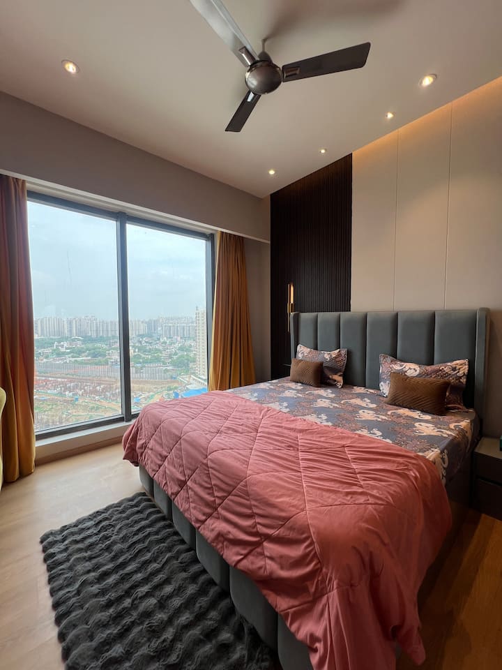 Comfortable Stay In Galaxy Blue Sapphire Plaza - Ghaziabad