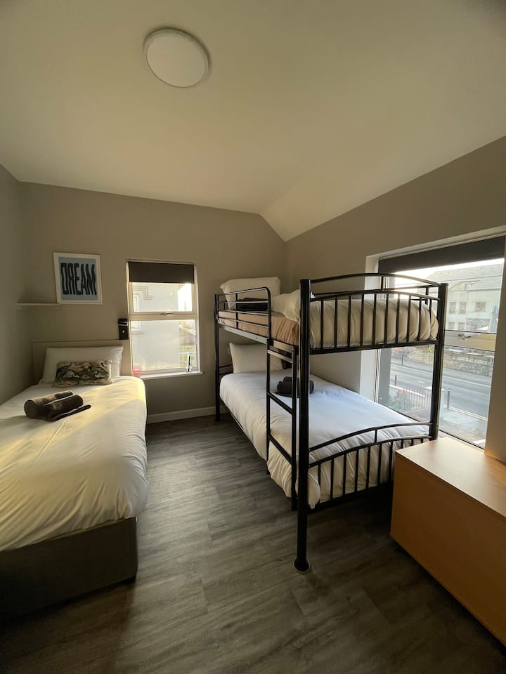 Triple Room (Bunk & Sgl Bed, Shared Bathroom) - County Sligo
