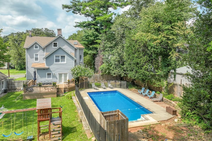 Spacious 6br Retreat | Htd Pool • Fire Place • Bbq - Staten Island, NY