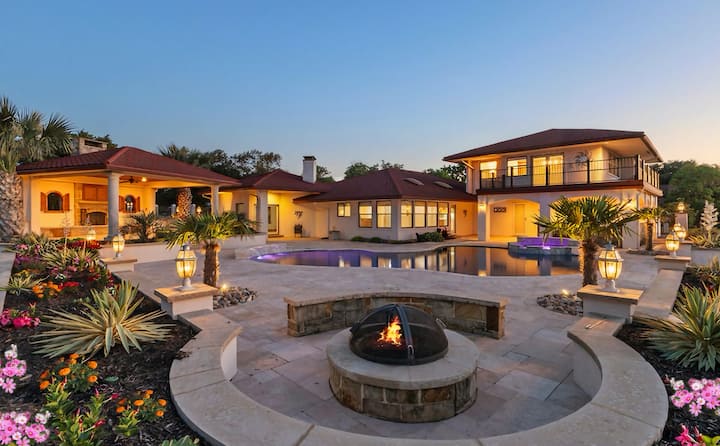 Lakefront Mediterranean Oasis - Garland, TX