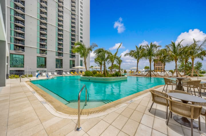 Stay In The Heart Of Downtown, Pool, Gym & Views - Miami