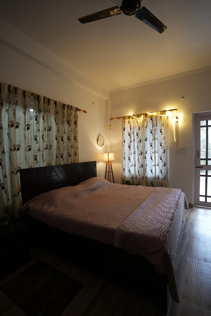 Lakeside Studio - Naukuchiatal - Bhimtal