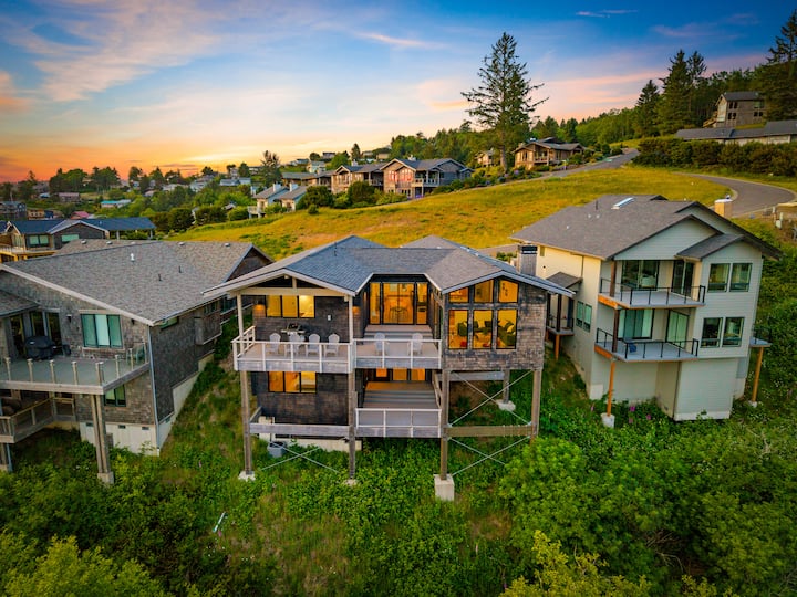 Nestucca Bay | Waterfront, Mountain & Lake Views - Pacific City, OR