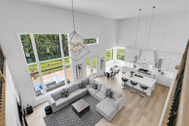 Luxurious 5-bedroom Estate On 2 Acres - Guelph