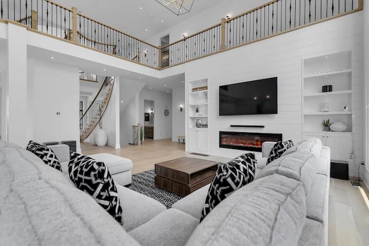 Luxurious 5 Bedroom Estate On 2 Acres - Guelph