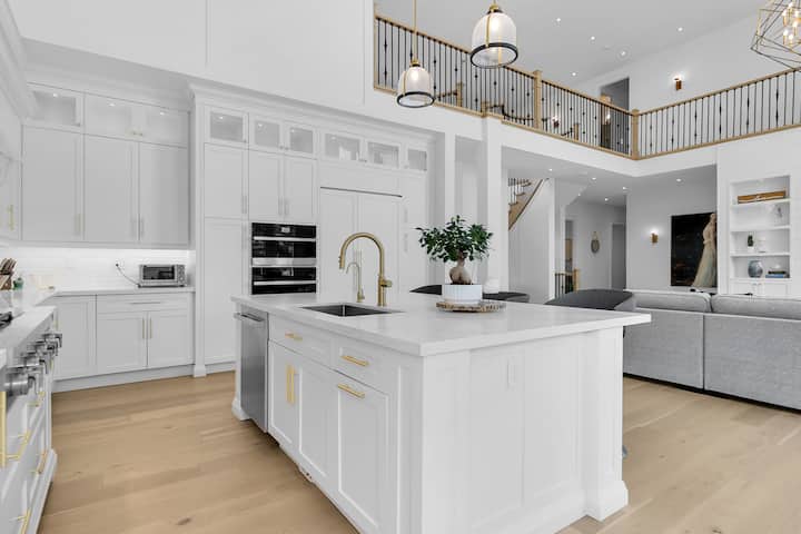 Luxurious 5 Bedroom Estate On 2 Acres - Guelph