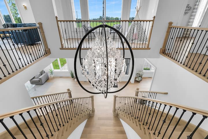 Luxurious 5 Bedroom Estate On 2 Acres - Guelph