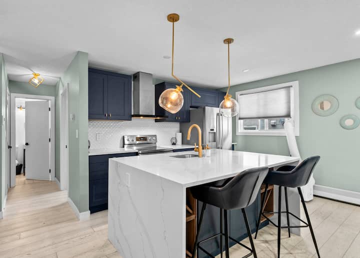 Stylish 1 Bedroom Apartment | Ac | Patio - Alberta