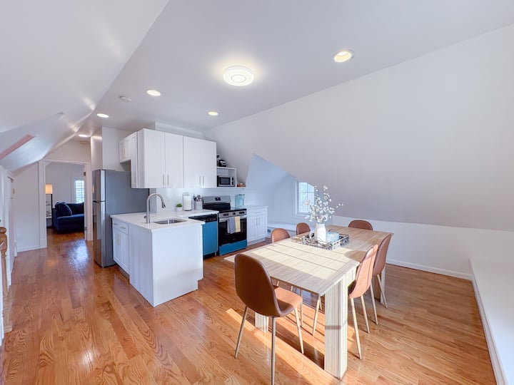 Family-friendly | 4 Bed 3 Bath | Downtown Delight - Stamford, CT