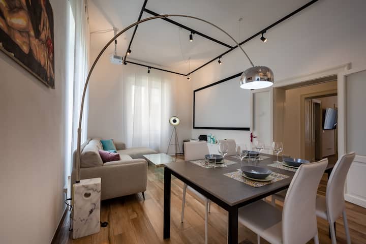 Design Apartment With Projector • Self Check-in - Verona