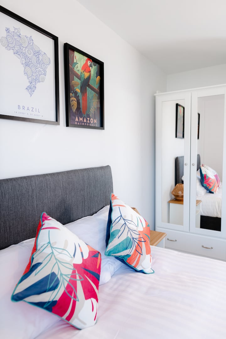Quiet Escape With Parking - Galway