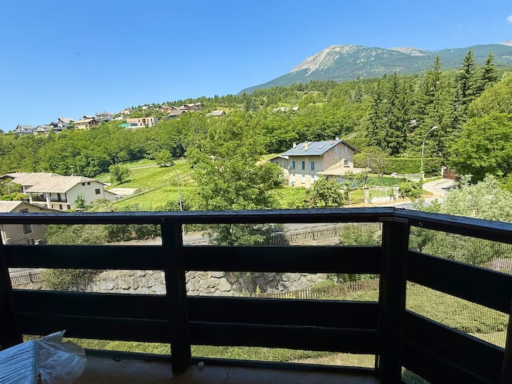 Embrun Proche Lac , Parking Et Tennis - Embrun