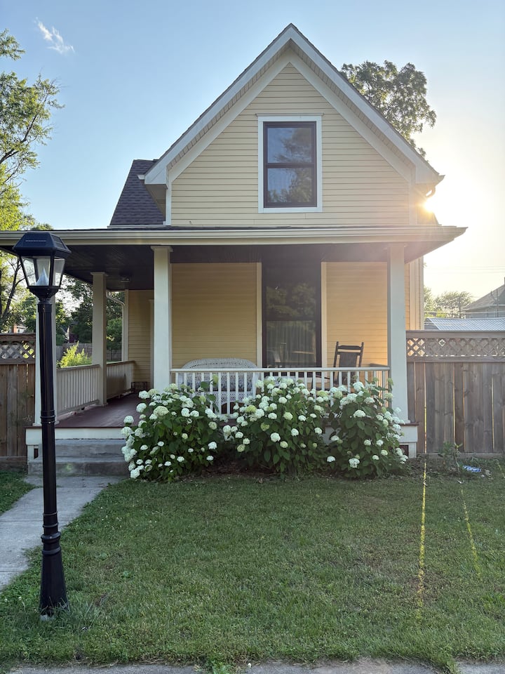 Lovely Historic 3/2, Huge Private Yard 1.5mi To Nd - South Bend, IN