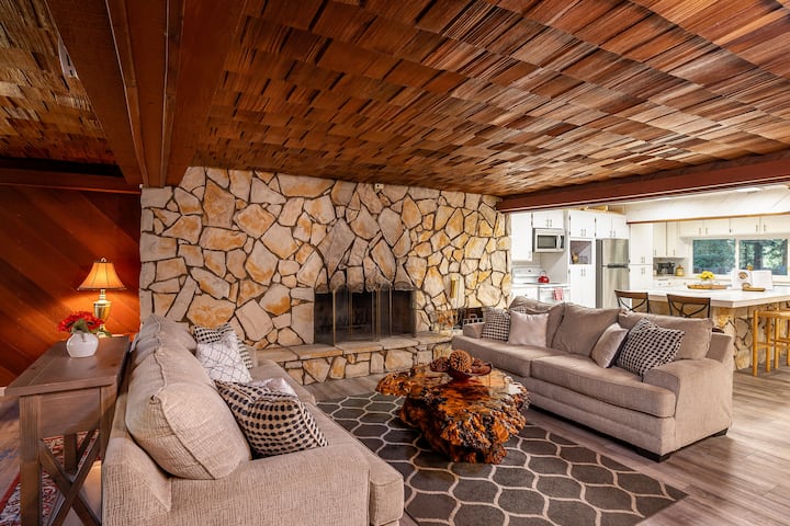 Camp Nelson Chalet | Game Room | Spacious |Hot Tub - Camp Nelson, CA