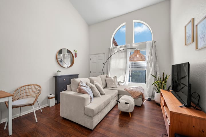 New Modern La Jolla Loft | A/c, Pool,mins To Beach - San Diego, CA