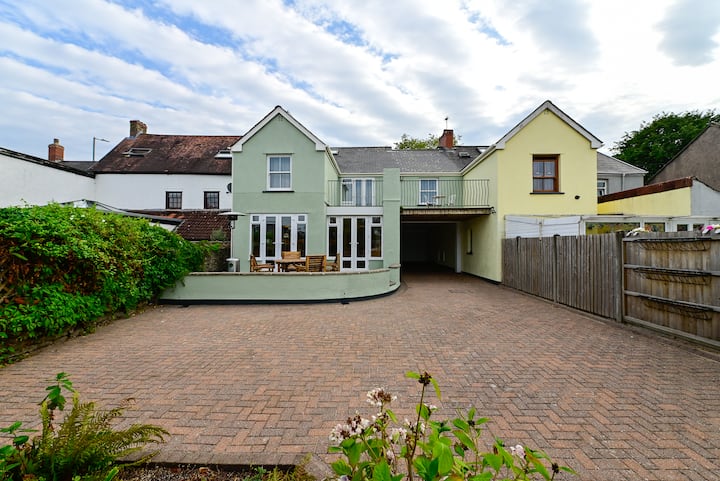Stylish 3-bed In Historic Caerleon-garden+parking - Newport
