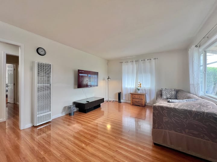 Simple & Cozy 2b1b Ground Unit W/ Parking Laundry - San Leandro, CA
