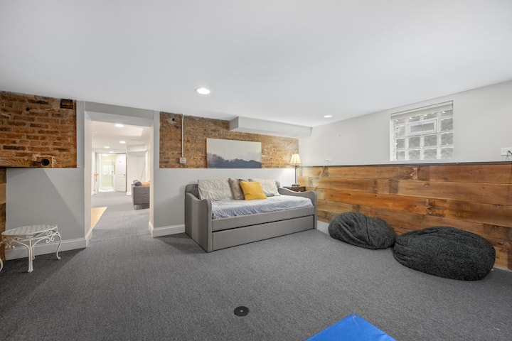 Prime Logan Square Apartment - Chicago, IL