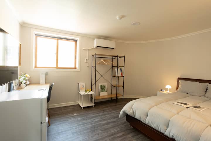 ➋한 달 살기 최적! 햇살 가득한 계산동 힐링 숙소
인천, 김포 공항/아시아드주경기장 근접 - South Korea