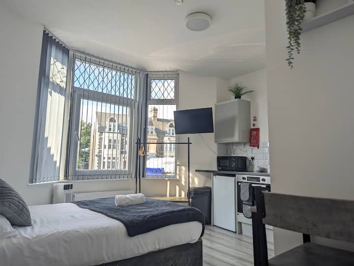 Private & Relaxed - Free Parking - Cardiff
