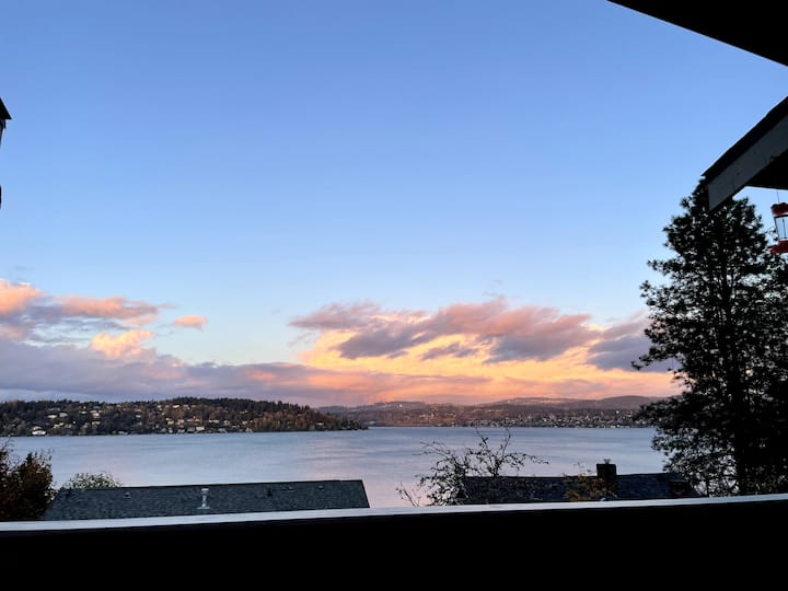 Lakeviews! King Bed • Soaking Tub • Bidet • Ac - Renton, WA