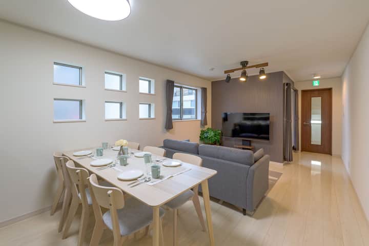 New Open/新宿まで5分/100㎡の貸切宿/東京観光の拠点に最適/高速wi-fi/寝室4つ - Shinjuku