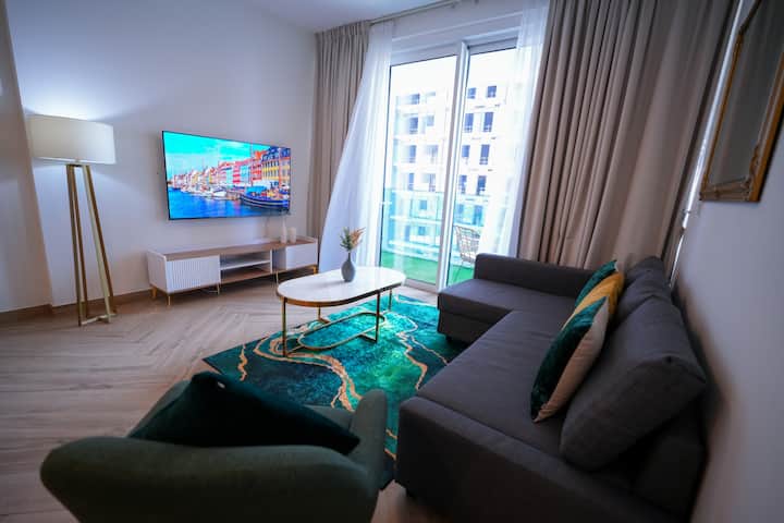 Modern 1br 4 Guest Apartment | World Trade Center - Dubai