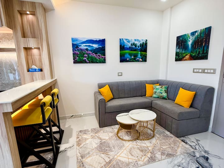 Entire Retreat | 5 A/c Apartments & Rooftop Pool - Kuttikkanam