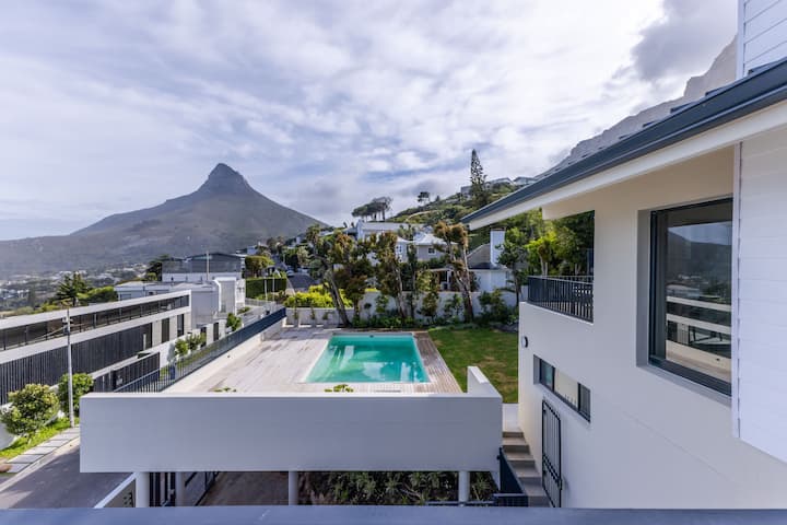 New! Stylish 5 Bedroom Camps Bay Villa - Camps Bay