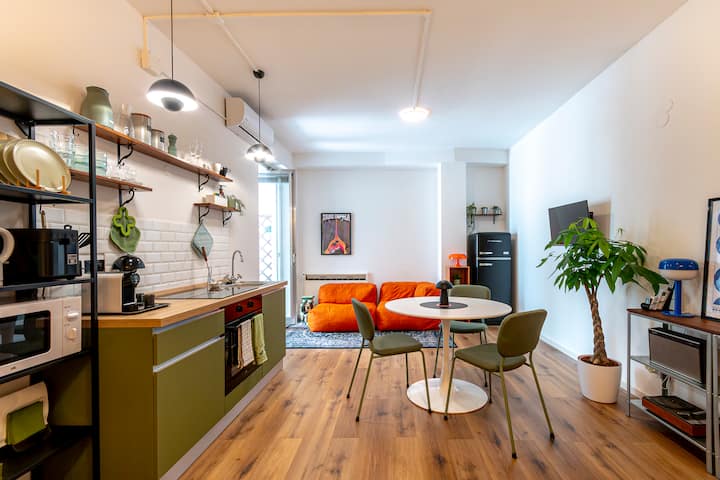 Um81: In Centro, Moderno Con Balconcino - Trieste