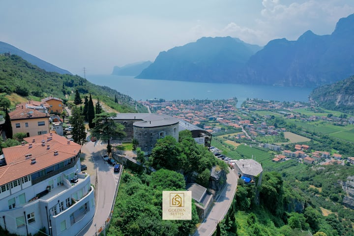 Goethe Apartment Nago | Goldensuitesitaly - Nago-Torbole
