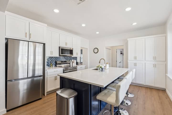 Downtown Okc Getaway W/ Game Room & Modern Comfort - Deep Deuce - Oklahoma City