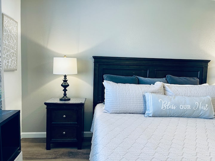 Sunset & Mountain Views Condo. - Yuma, AZ