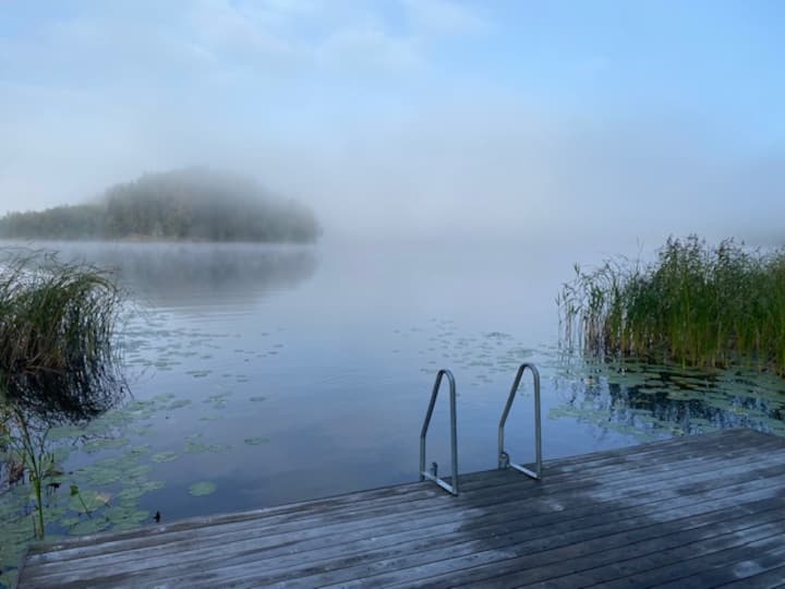 Mysig Stuga Vid Sjö 
Med Brygga Och Bastu - Ljungskile