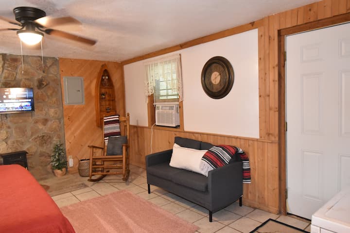 Moose Lodge | King Bed • Full Kitchen • Laundry • - Cumberland Falls State Park, Kite