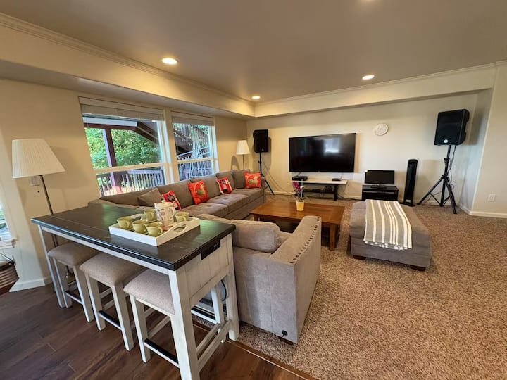 Great House For Your Enjoyment - Gresham, OR