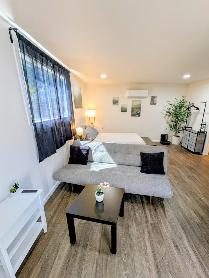 Cozy Studio Escape - Perfect Location Pet Friendly - Sacramento, CA