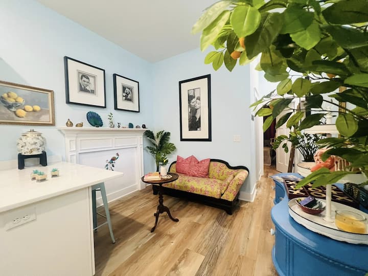 Perfect Beach Haven With Old Hollywood Charm - Oak Island, NC