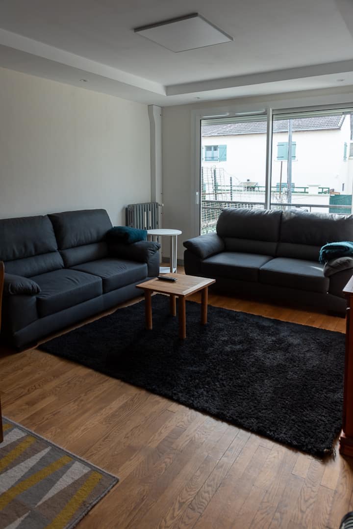 Dans Une Maison, Proche Orly, 20 Minutes De Paris - Villeneuve-le-Roi