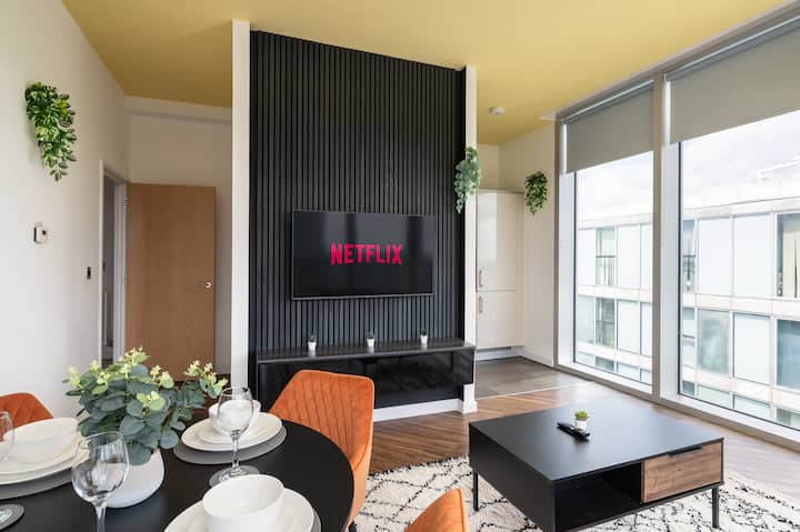 Vibrant Central 2br | Free Parking | Long Stays - 米爾頓凱恩斯