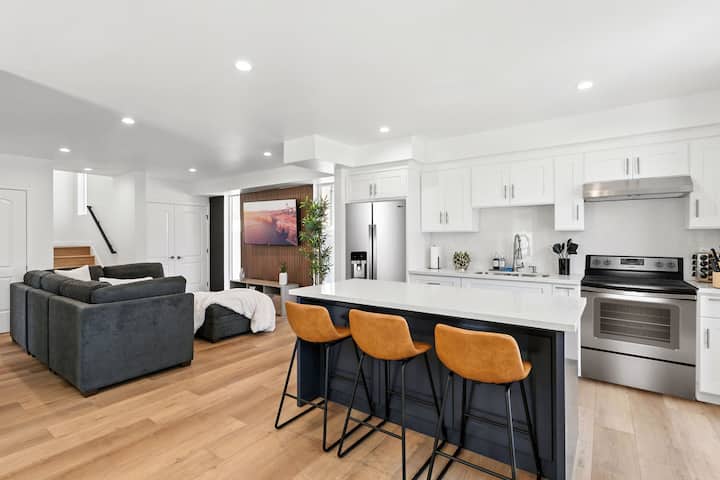 *New* Large Family Home In La! - Los Angeles, CA