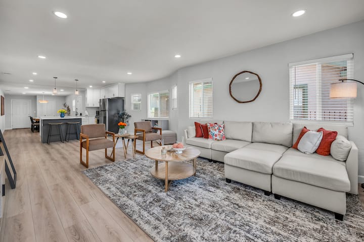Bright & Stylish Long Beach Home - Long Beach, CA