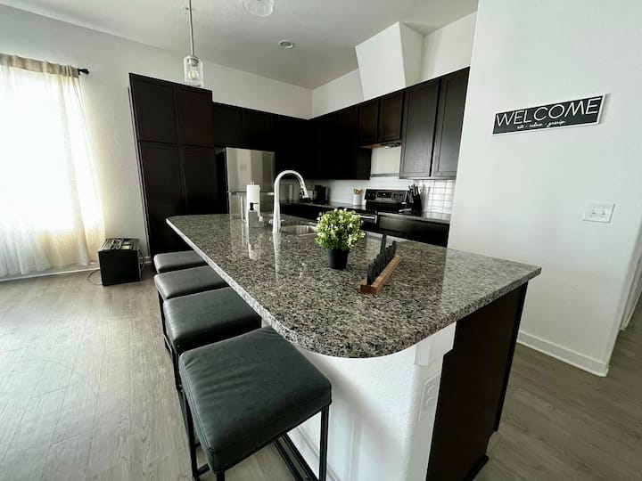 Spacious Place To Work And Relax - Leander, TX